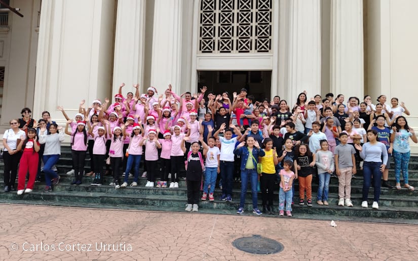 Protagonistas de las Casas de Cultura y Creatividad realizan visita al Palacio Nacional